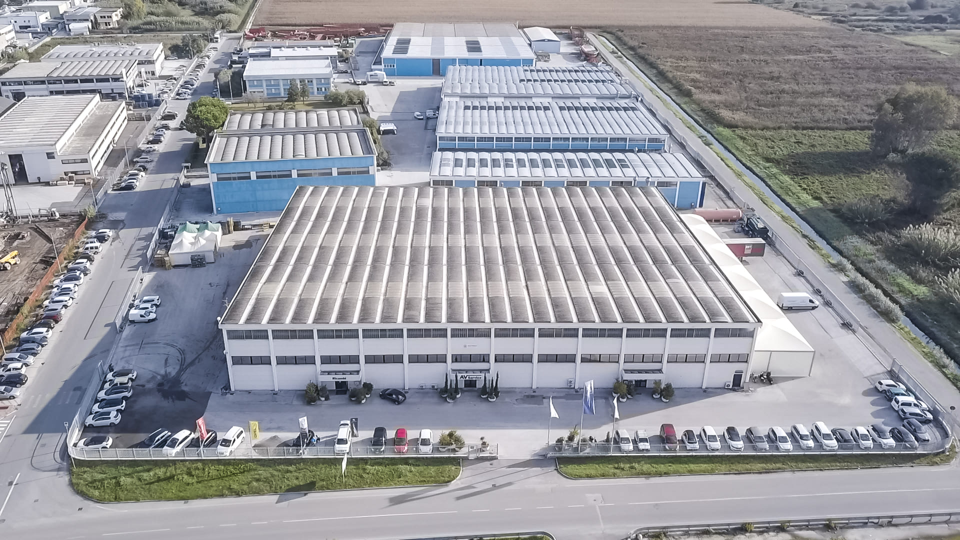 Storia di AV Service: Leader Ricambi Auto in Italia