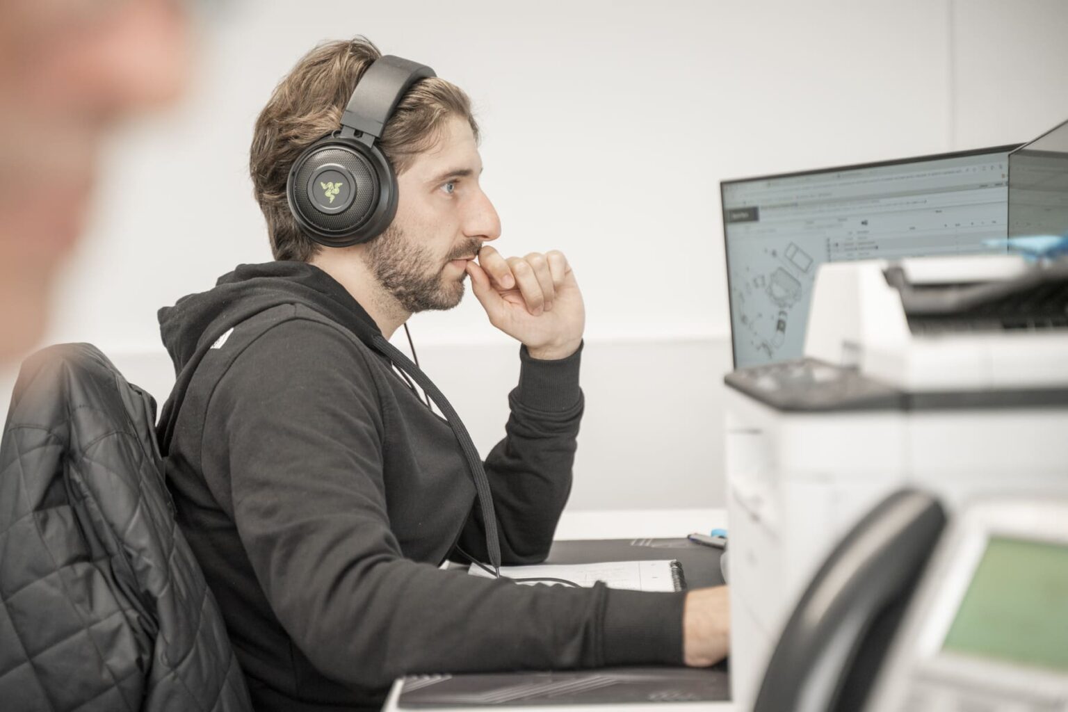Contact Center AV Service: Supporto Clienti Ricambi Auto
