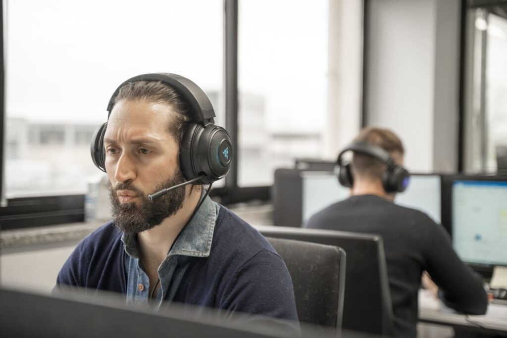 Contact Center AV Service: Supporto Clienti Ricambi Auto