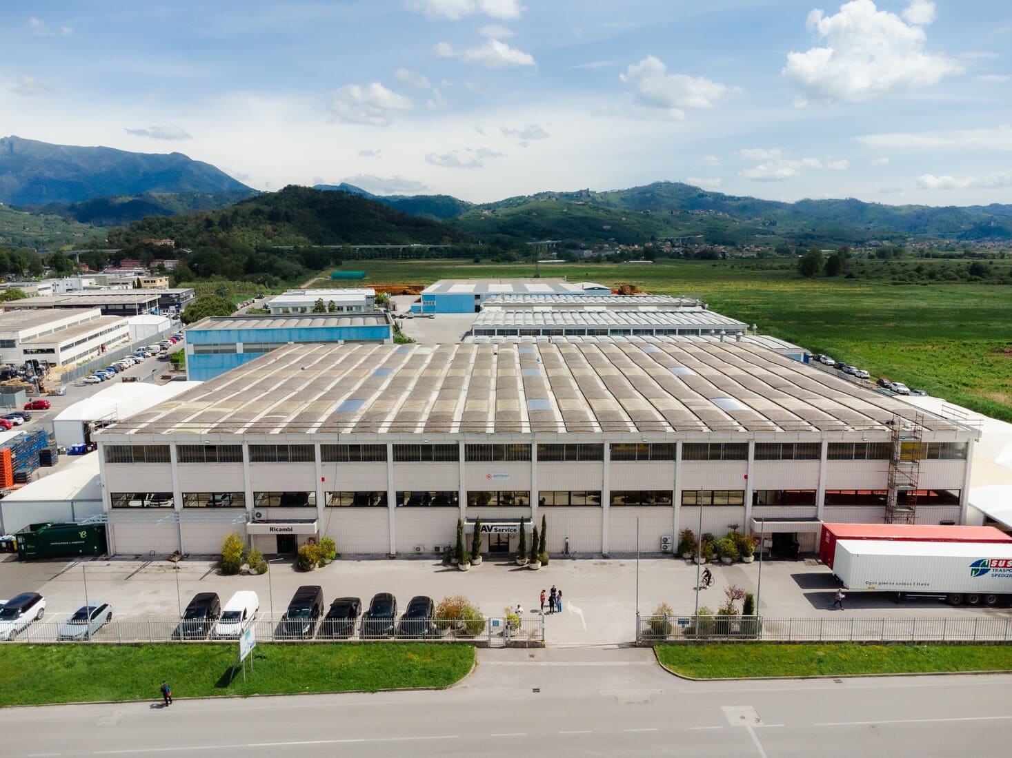 Storia di AV Service: Leader Ricambi Auto in Italia