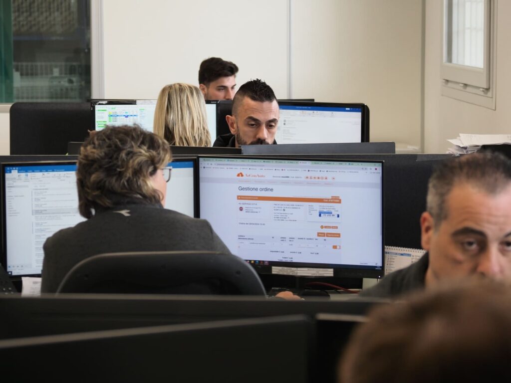 Contact Center AV Service: Supporto Clienti Ricambi Auto